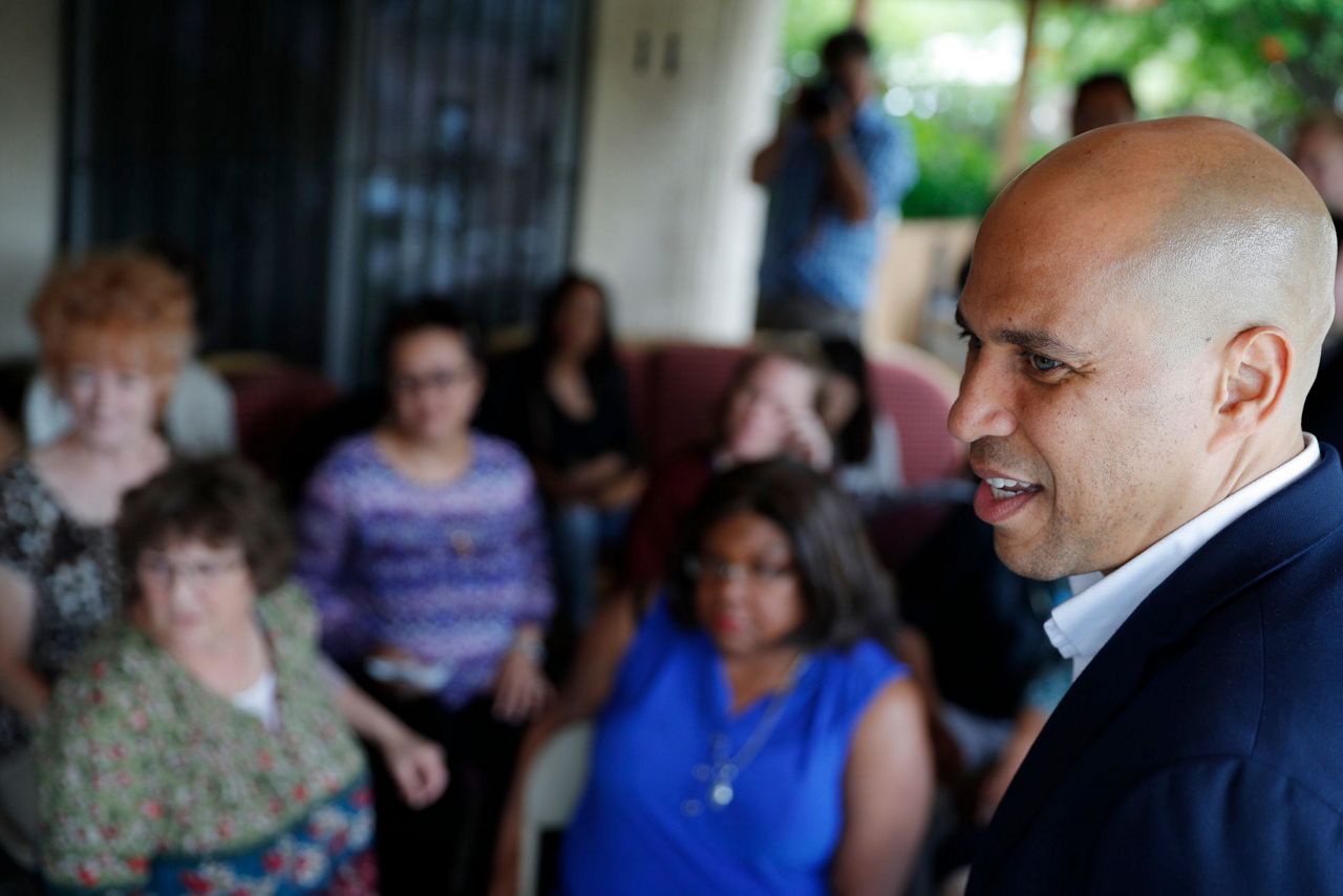 Trailing candidates angry over new Democratic debate rules