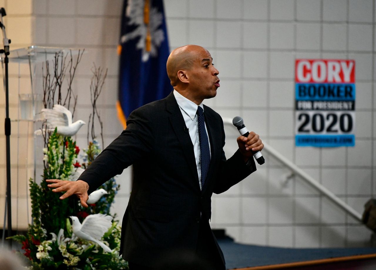 2020 Democratic hopefuls fanning out in early-voting states