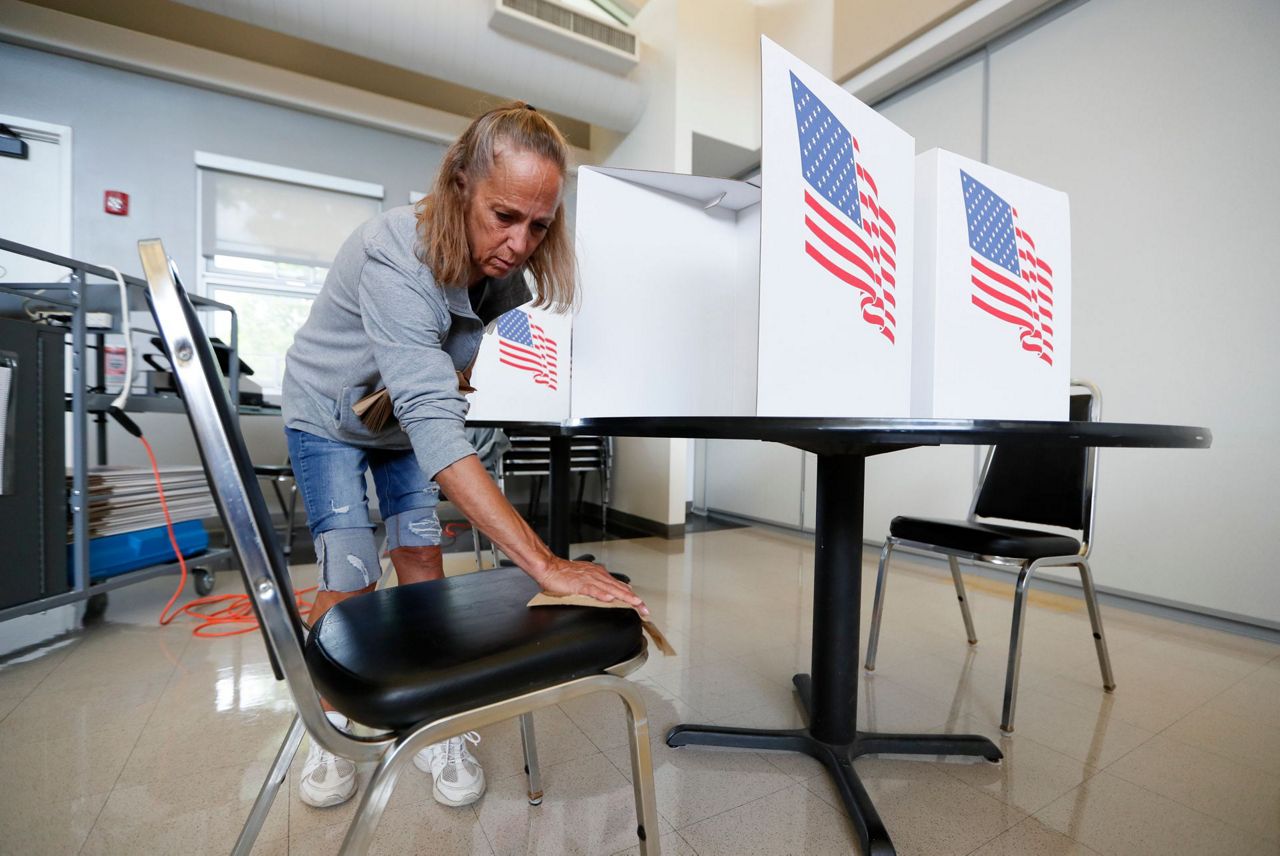 Iowa primary voters deciding King's fate, Ernst's challenger