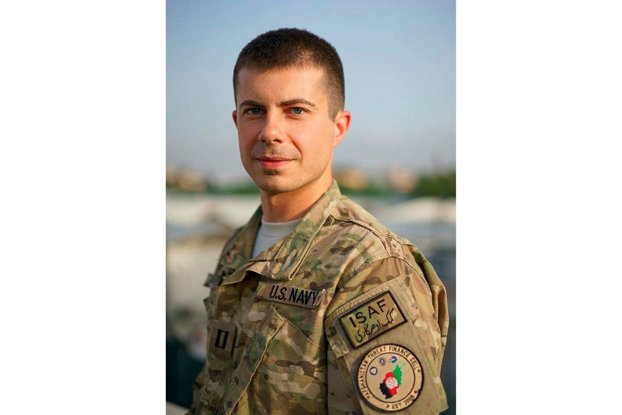 Buttigieg touts military service, wary of overstating role