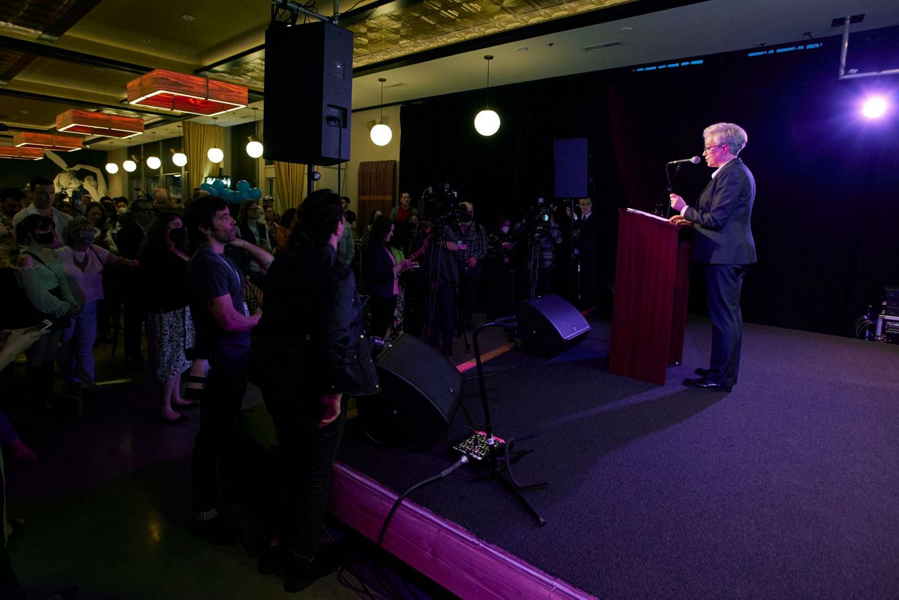 Moderate, progressive face off in Oregon governor primary