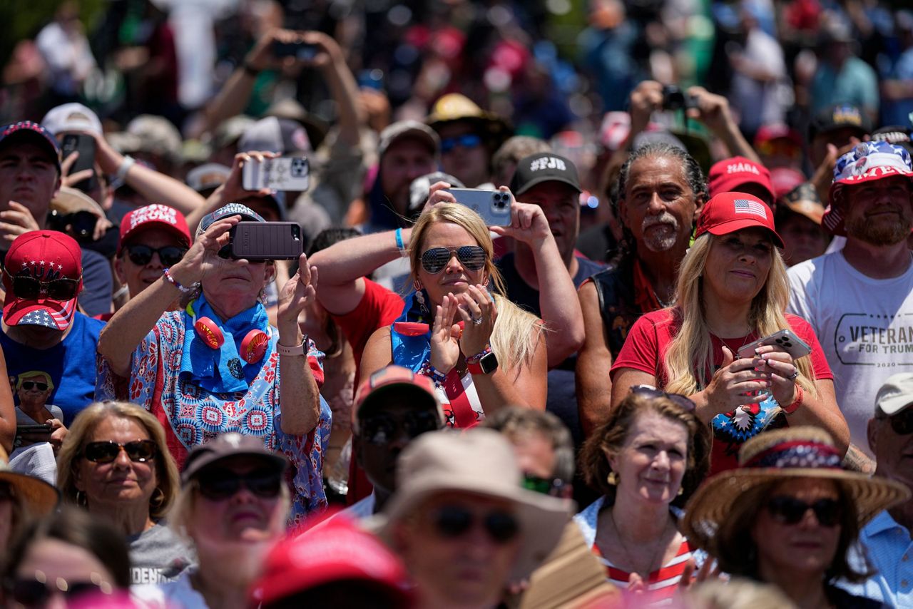 Trump returns to campaign rallies, draws thousands to small South ...