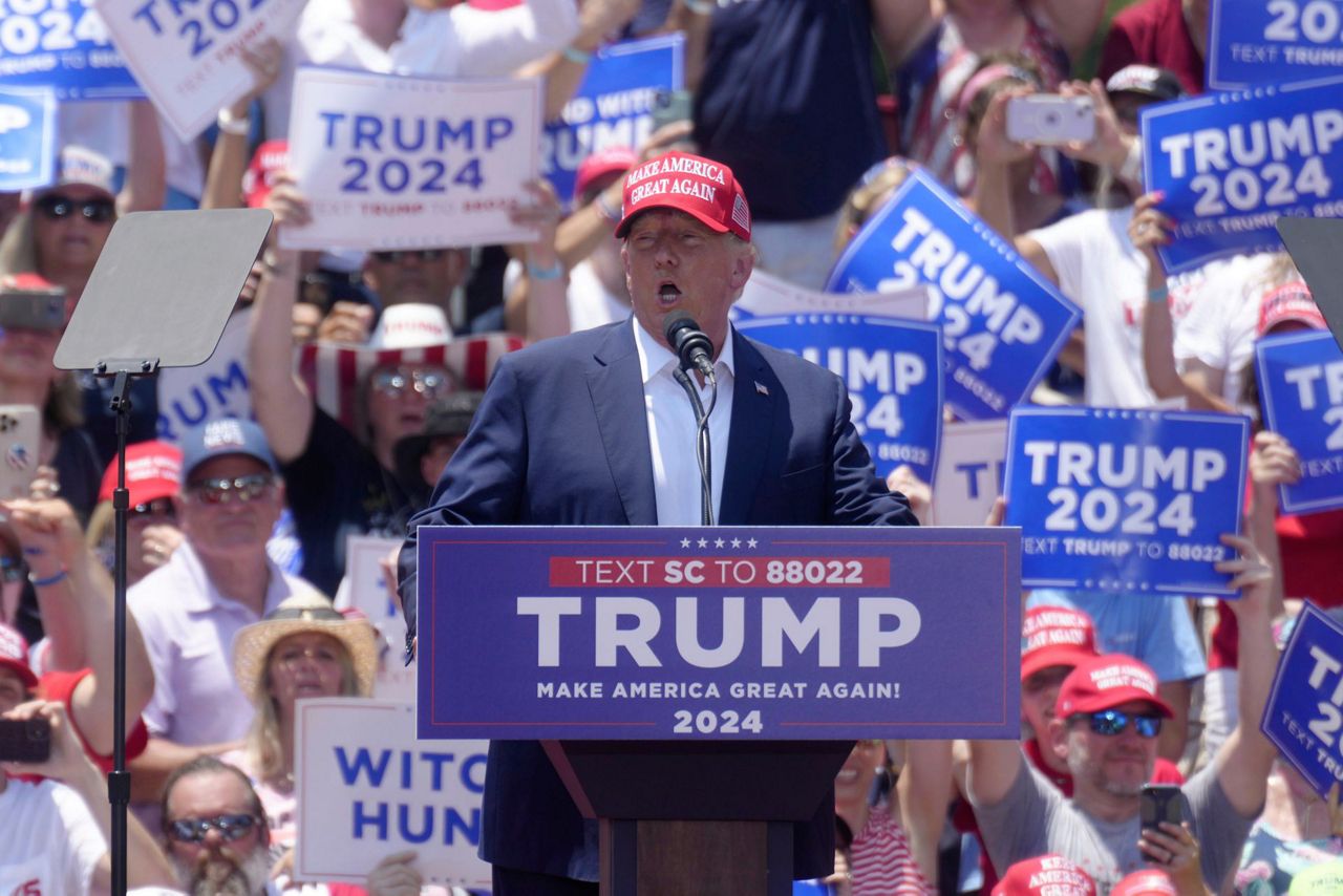 Trump returns to campaign rallies, draws thousands to small South ...