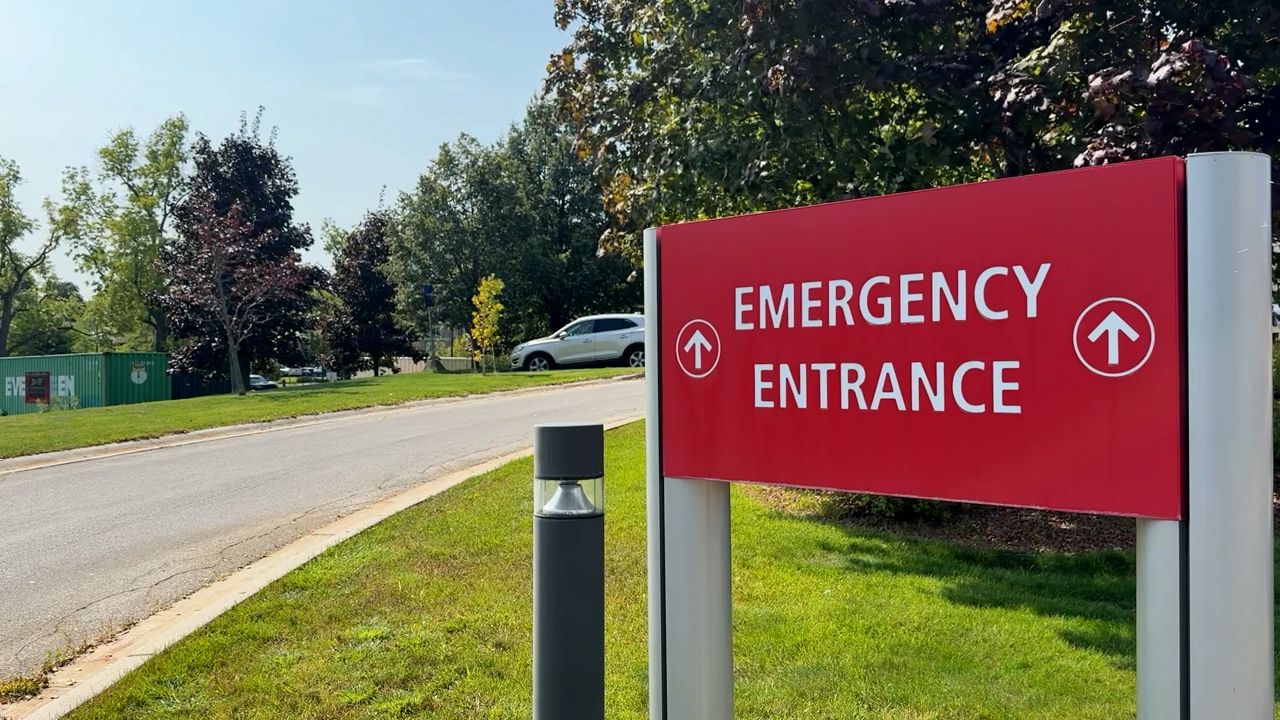 Munson nurses work second week without contract