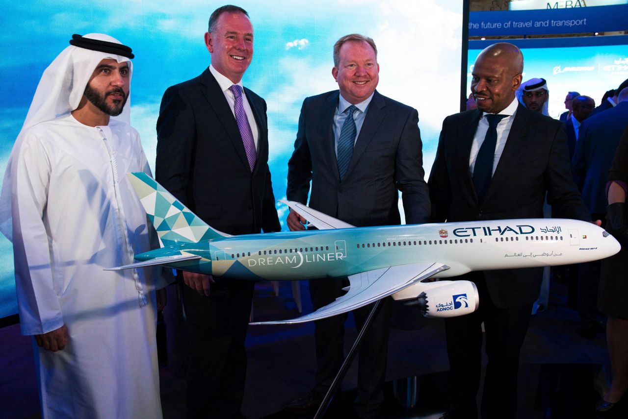 The Latest: Emirates announces $6.4 billion Airbus order