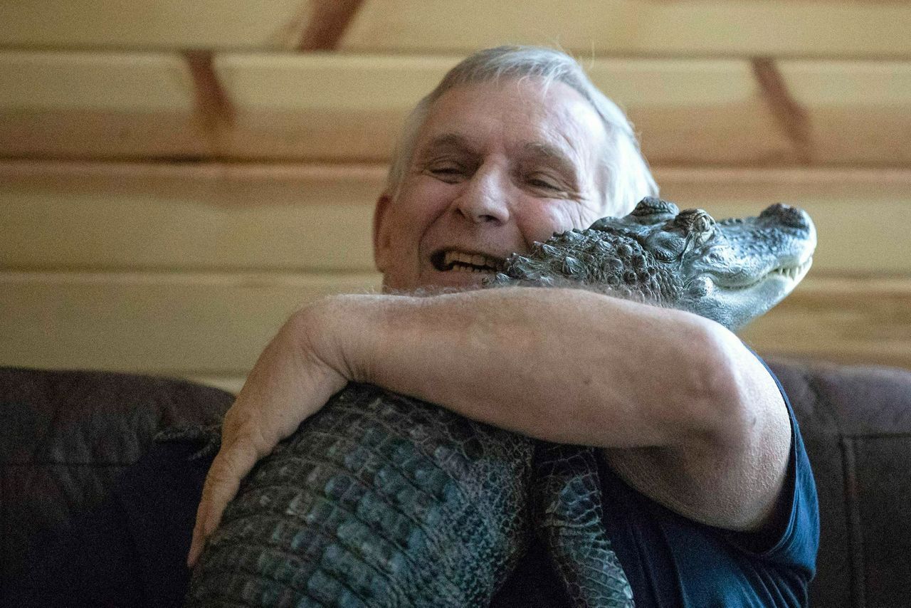 Man says emotional support alligator helps his depression