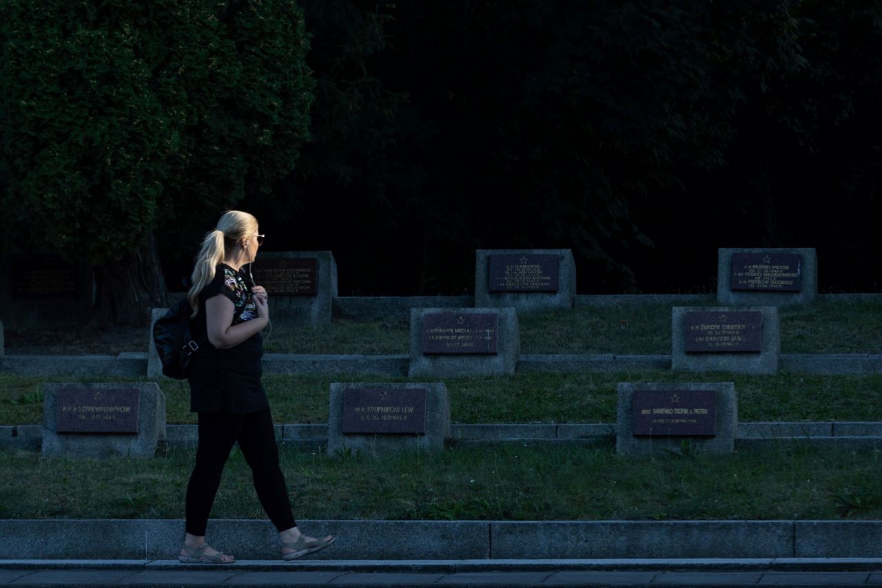 Statues topple as Europe purges communist monuments