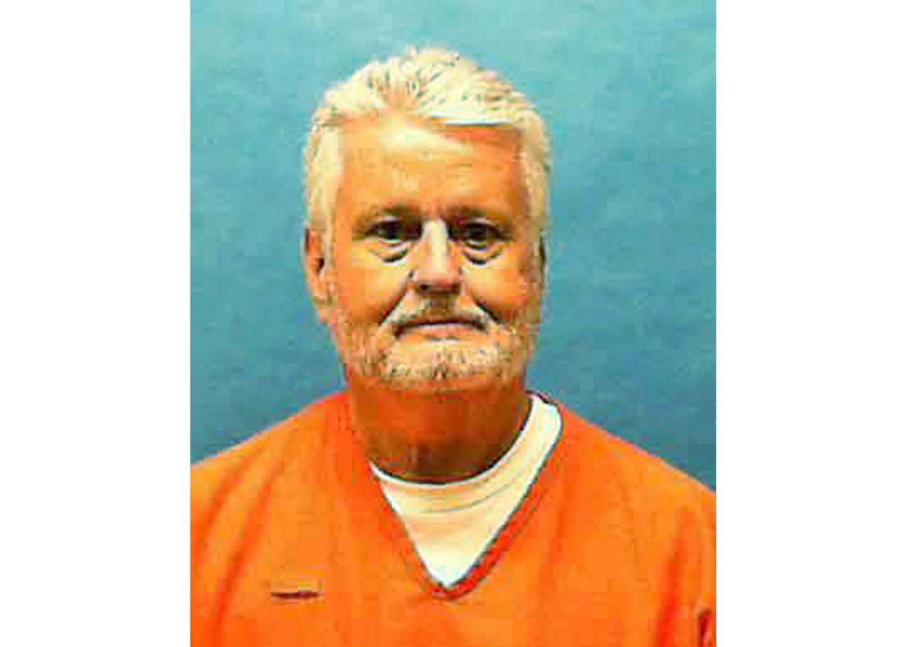 The Latest: Serial killer has no visitors before execution