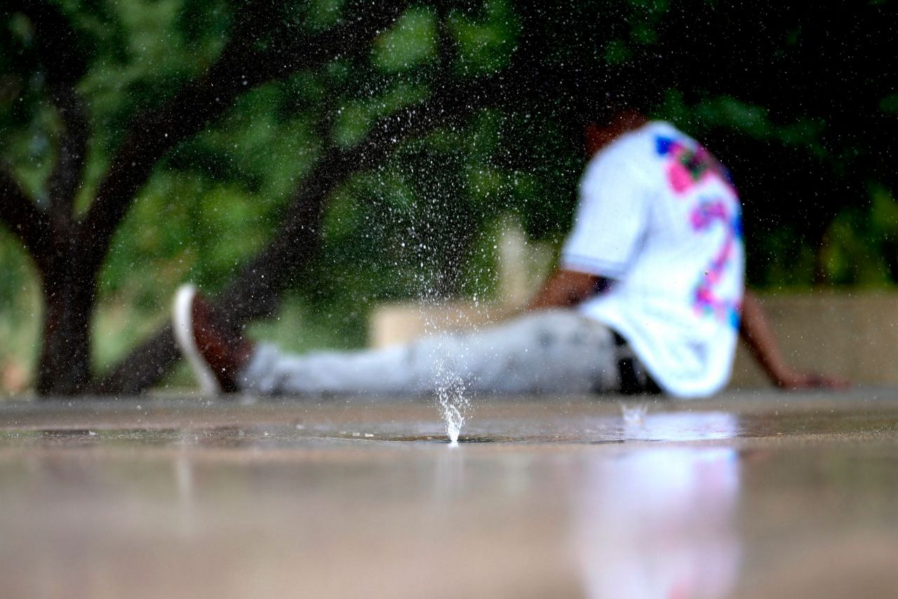 Sizzling sidewalks, unshaded playgrounds pose risk for surface burns ...