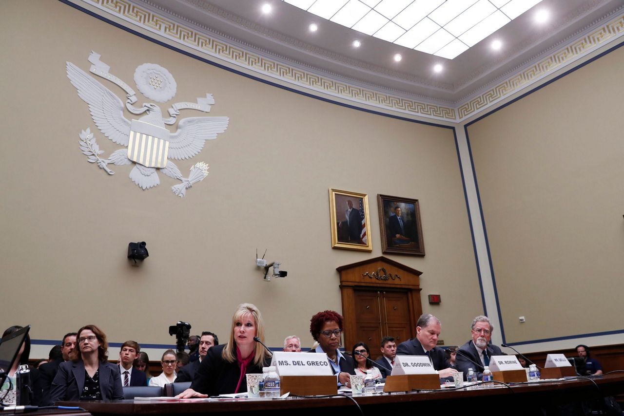 Watchdog says FBI has access to about 640M photographs