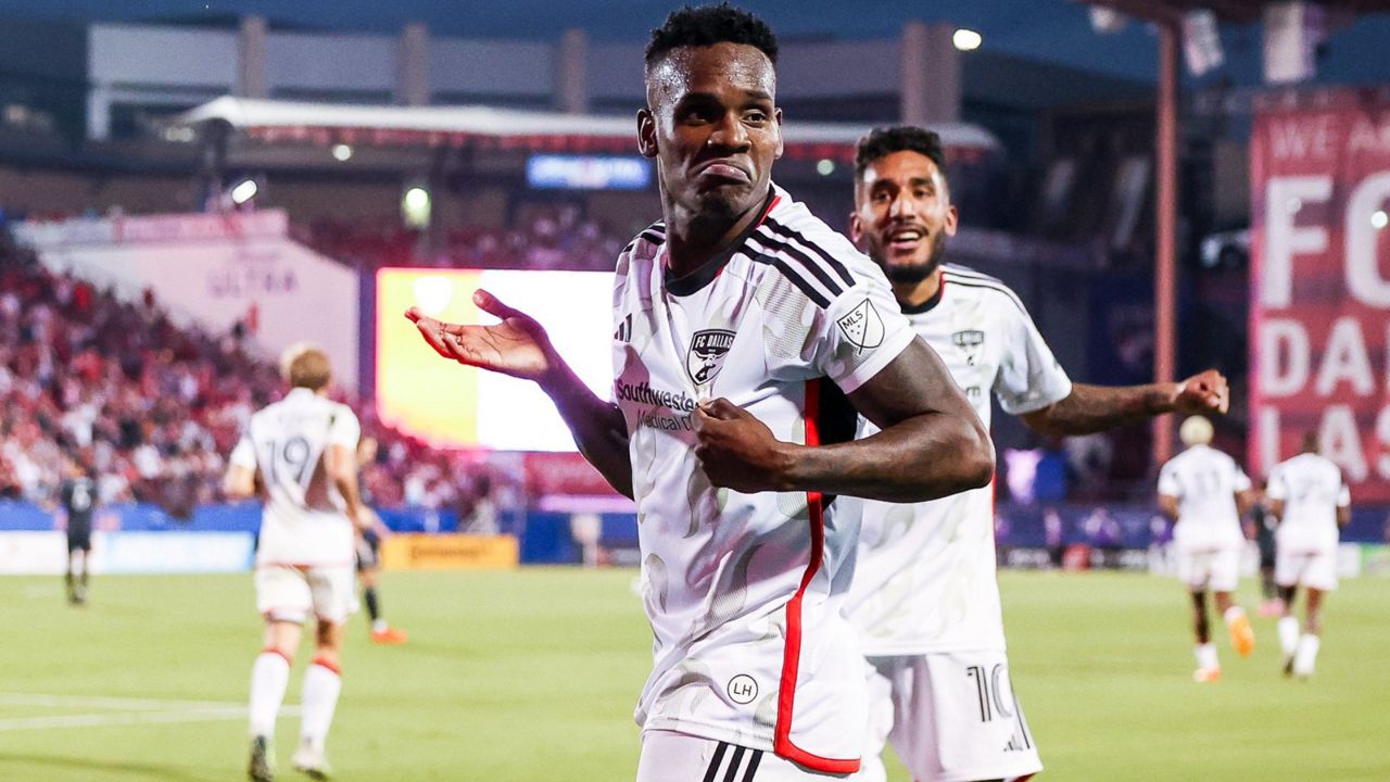 Úlfarsson's late goal helps Dynamo earn 1-1 draw with Dallas