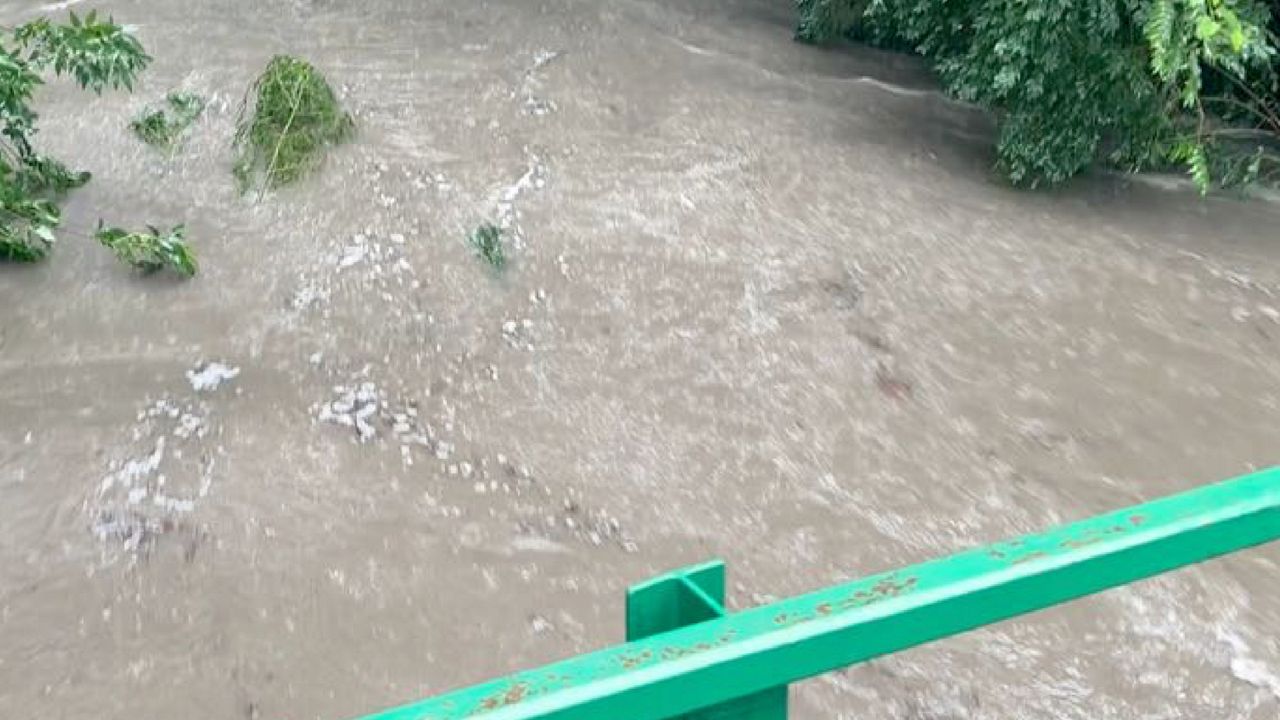 Heavy rain Monday morning leads to flooding in Southern KC