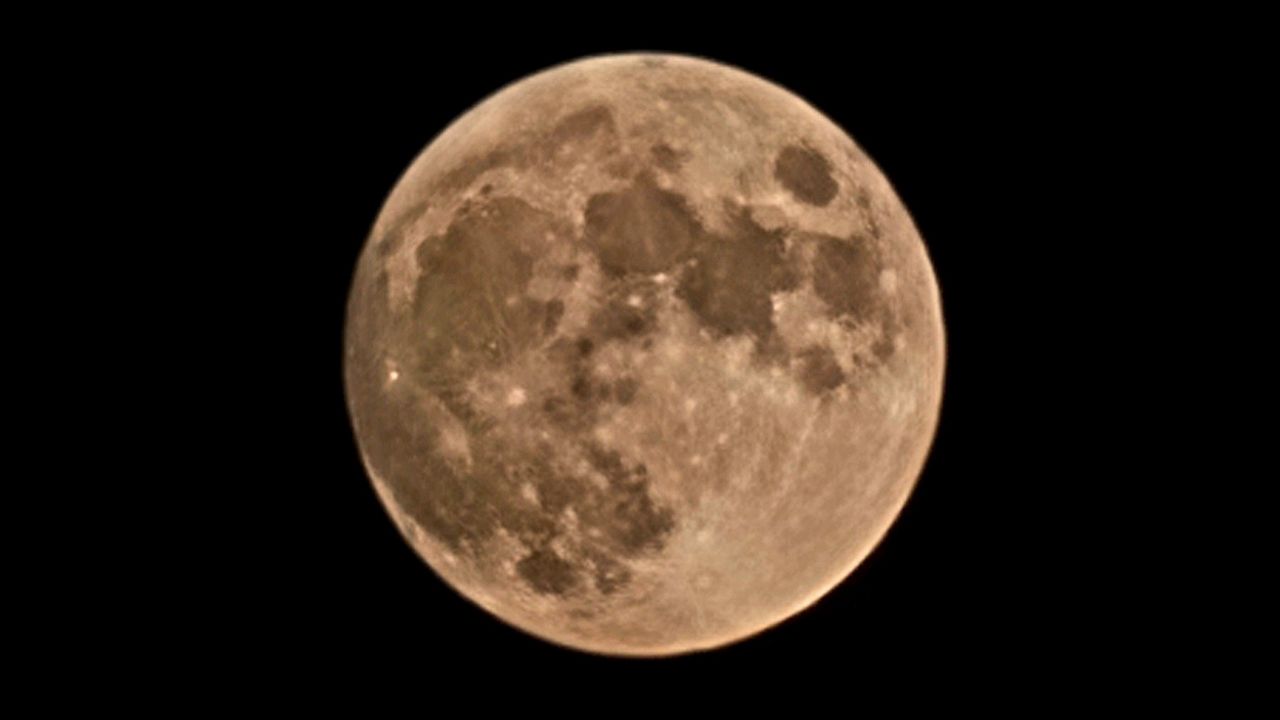 See the Strawberry Moon and a planetary lineup this week