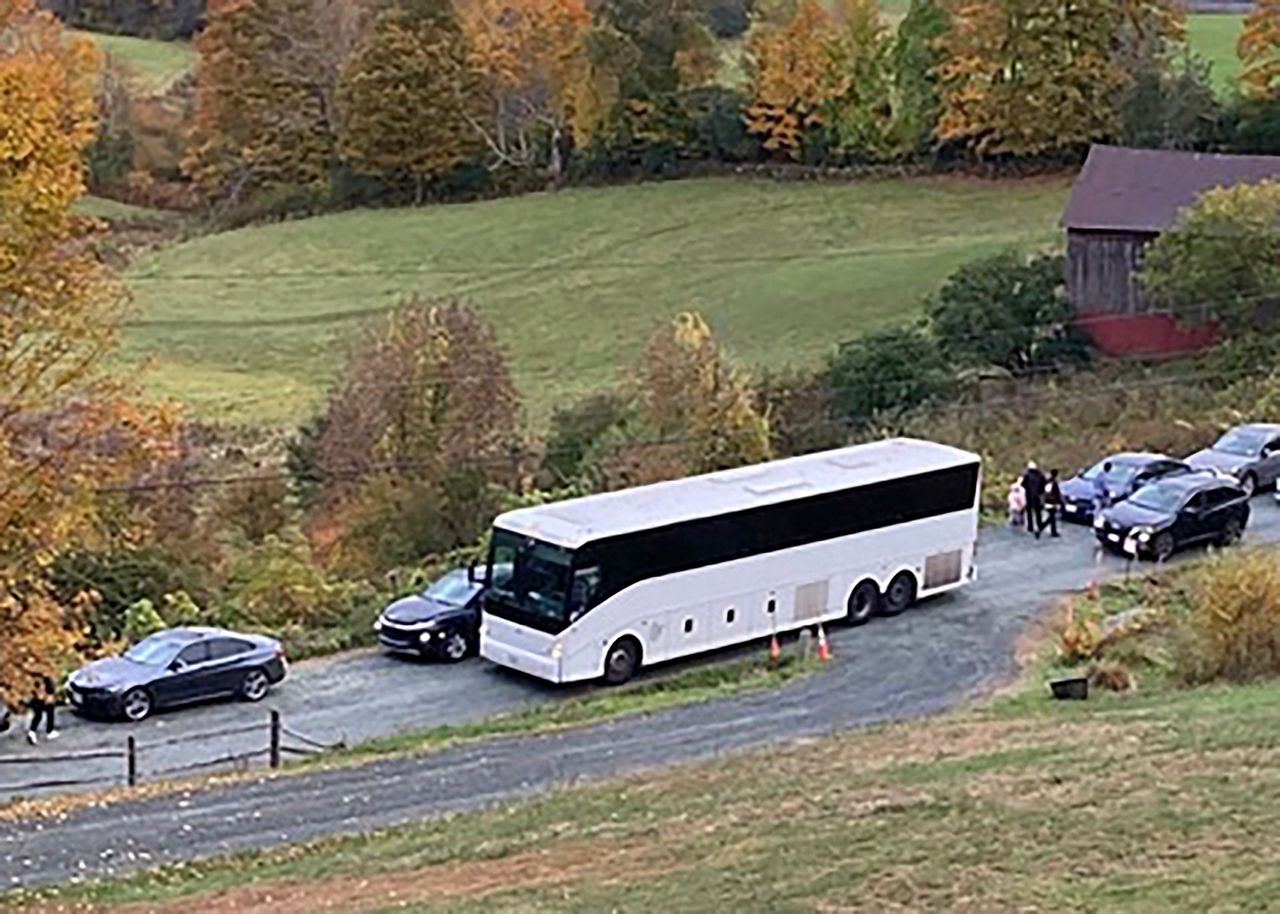 Leaf-peeping influencers are clogging a Vermont backroad. The town is ...