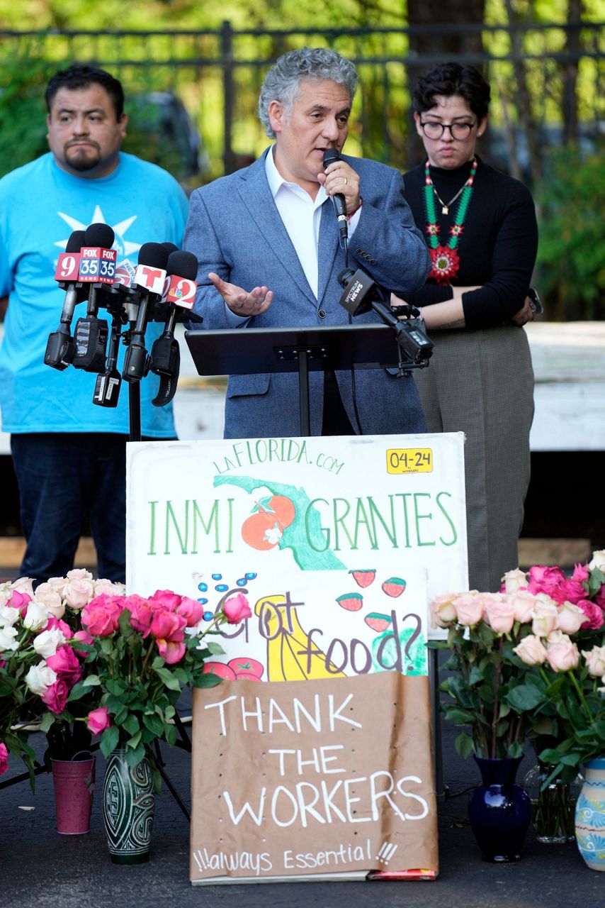 Families of Mexican farmworker bus crash victims mourn the loss of ...