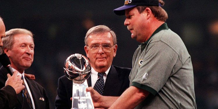 Assignment Led Reedsburg Man to NFL Career With Packers