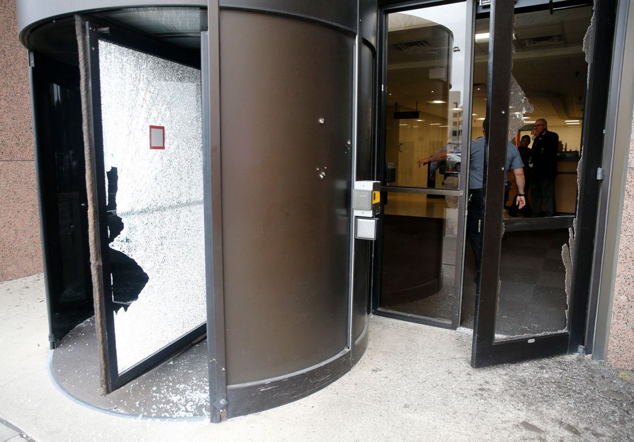 Photographer recounts facing Dallas gunman