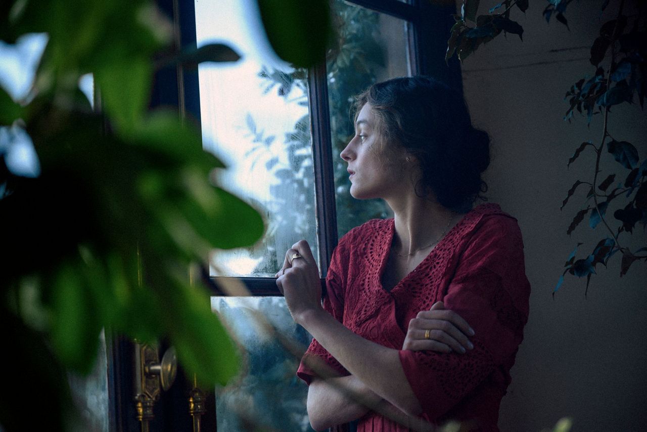 Review: Emma Corrin gives us a vibrant new 'Lady Chatterley'