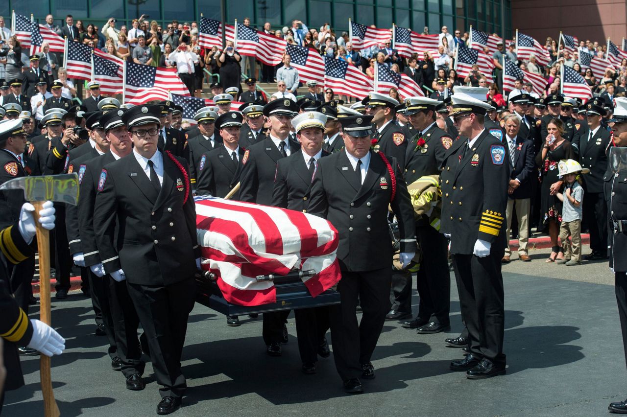 Firefighter's death caused by retardant drop from 747