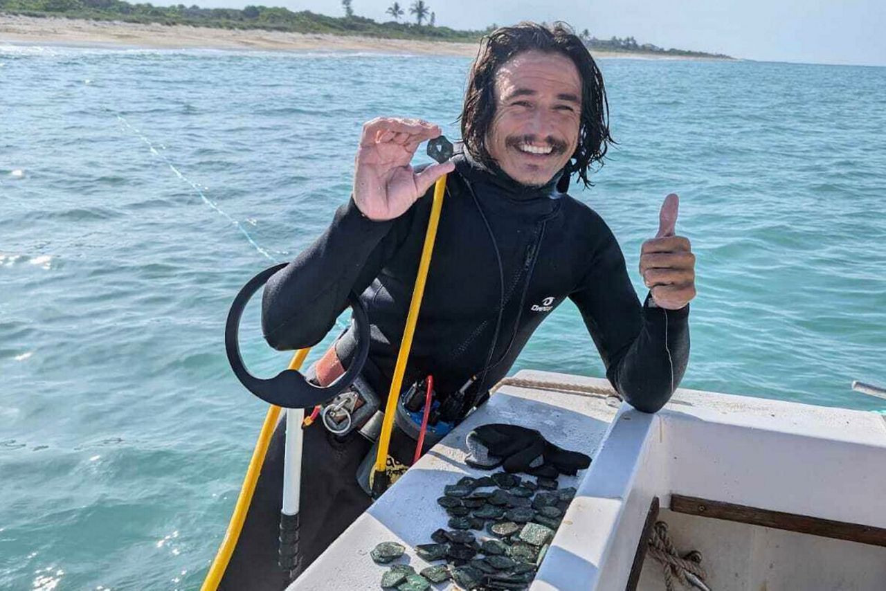 Excavators find $1 million in gold coins from Spanish shipwreck along ...