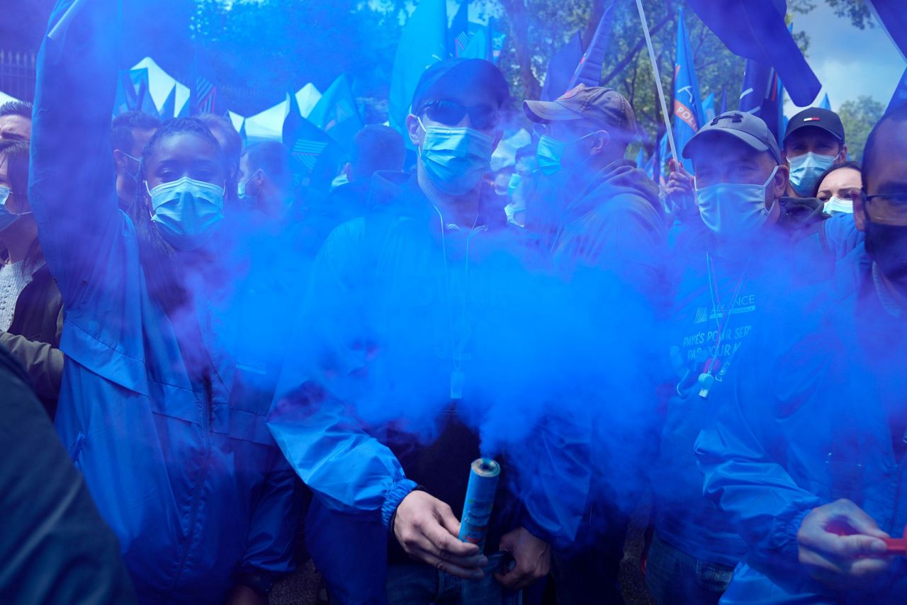 Angry French police hold huge, emotional rally at parliament