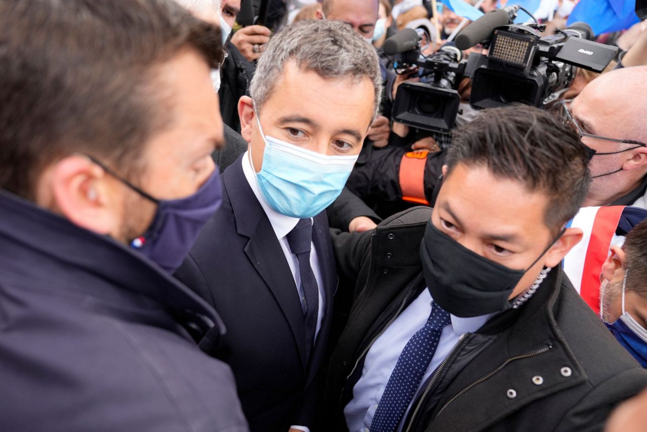 Angry French police hold huge, emotional rally at parliament