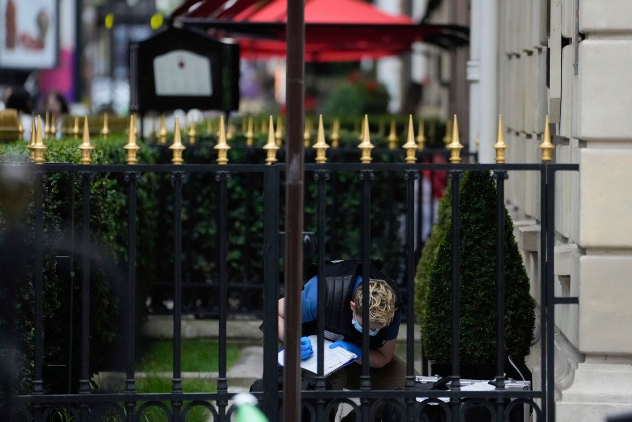 Armed robbers hit luxury store in Paris reported to be 'Jeweler to the ...