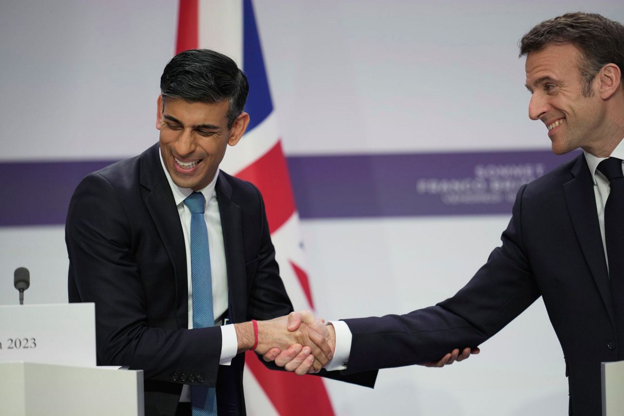 French, British leaders meet in efforts to mend relations