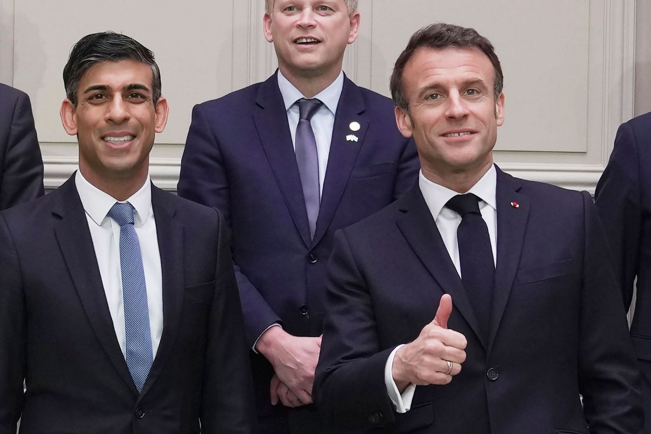 French, British leaders meet in efforts to mend relations