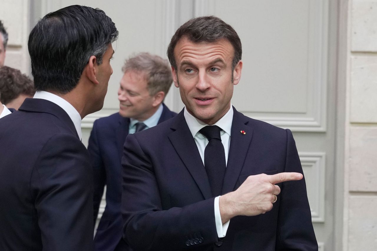 French, British leaders meet in efforts to mend relations