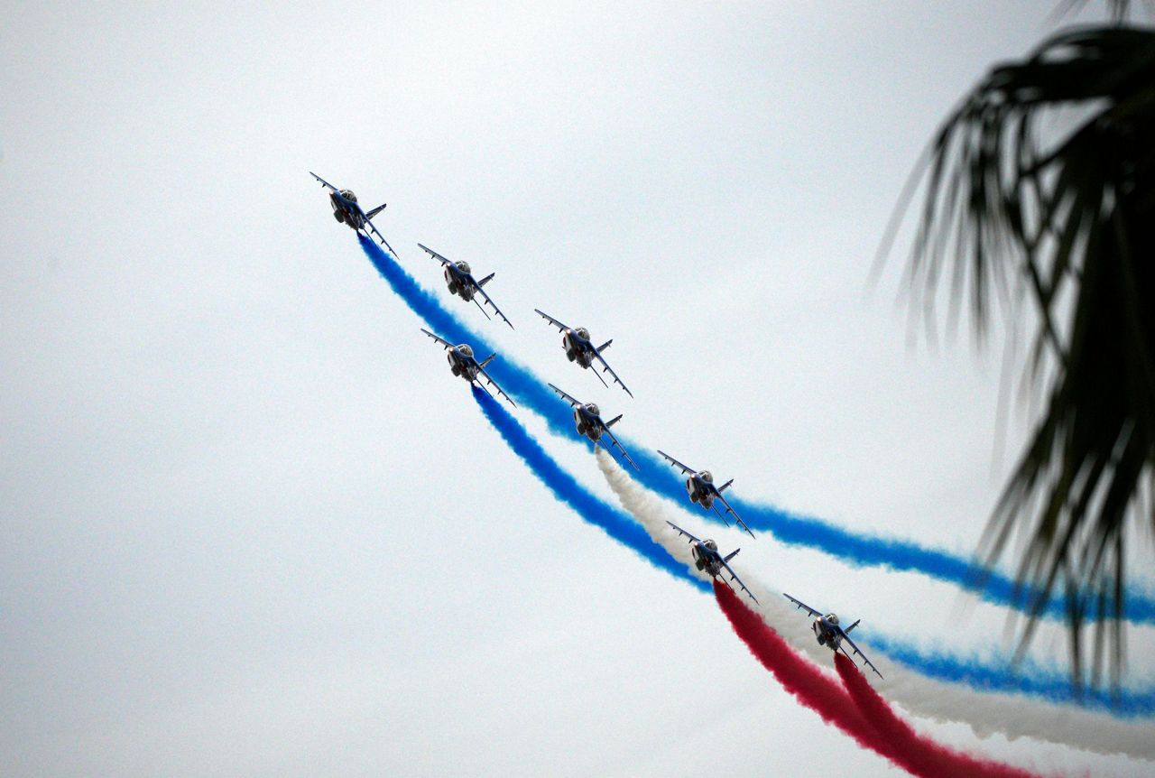 Top Cruise and 'Top Gun: Maverick' touch down in Cannes