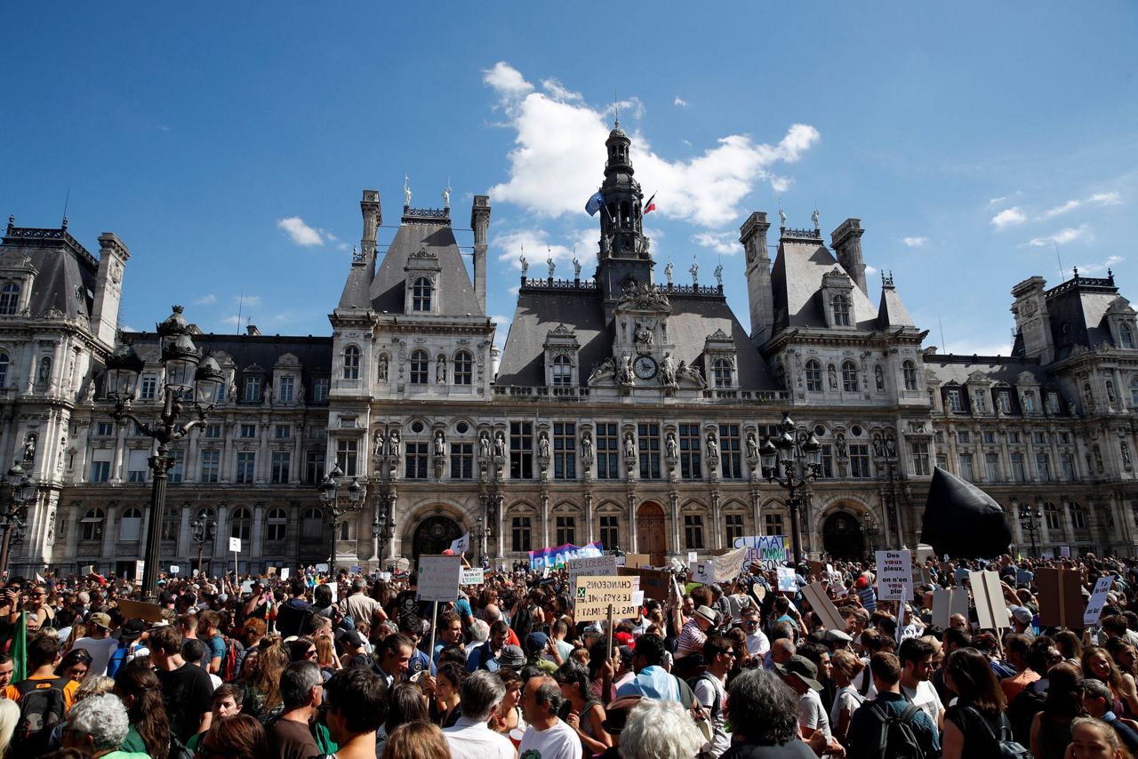 Thousands march in France to say 'no' to climate change