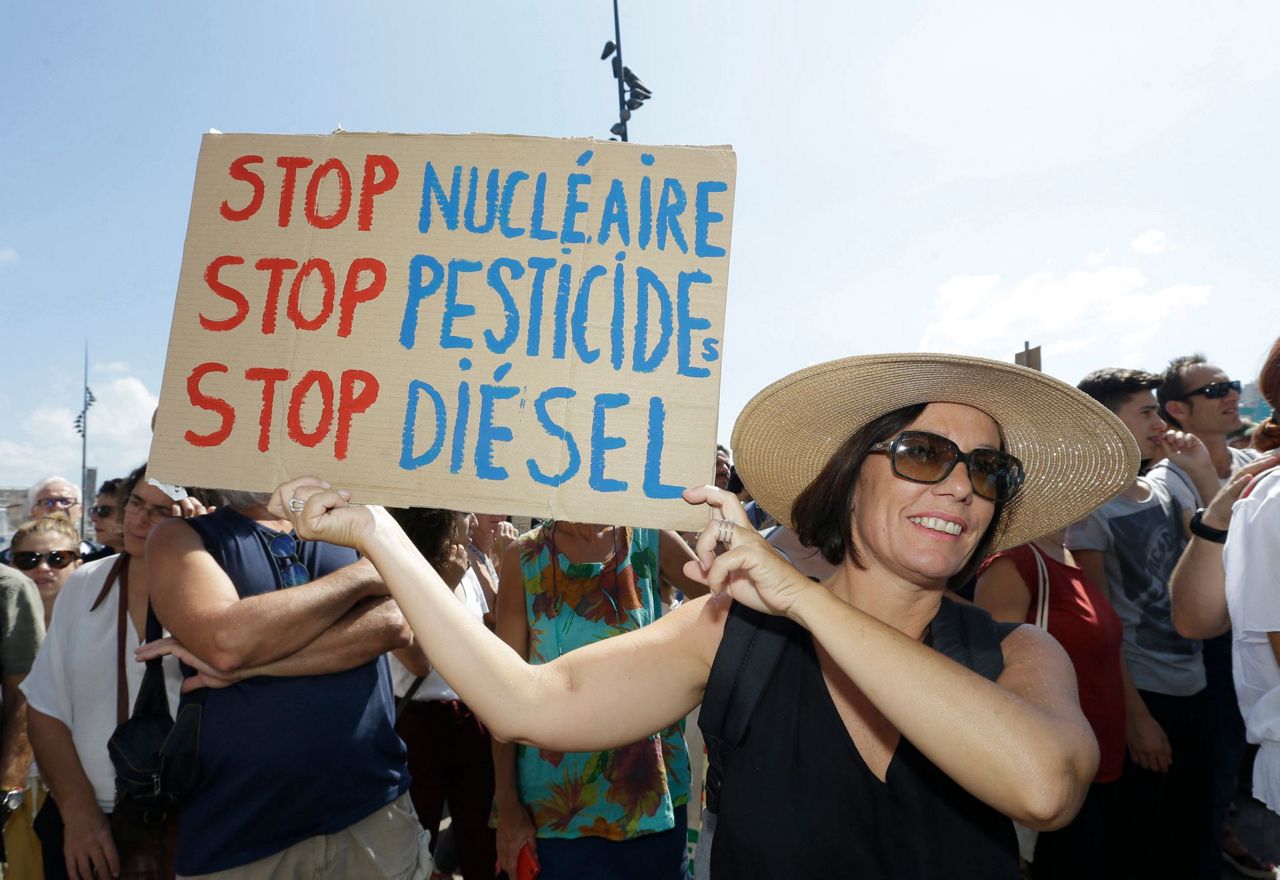 Thousands march in France to say 'no' to climate change