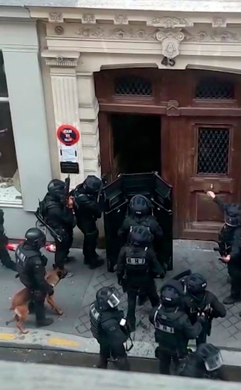 Police operation over hostage situation in Paris