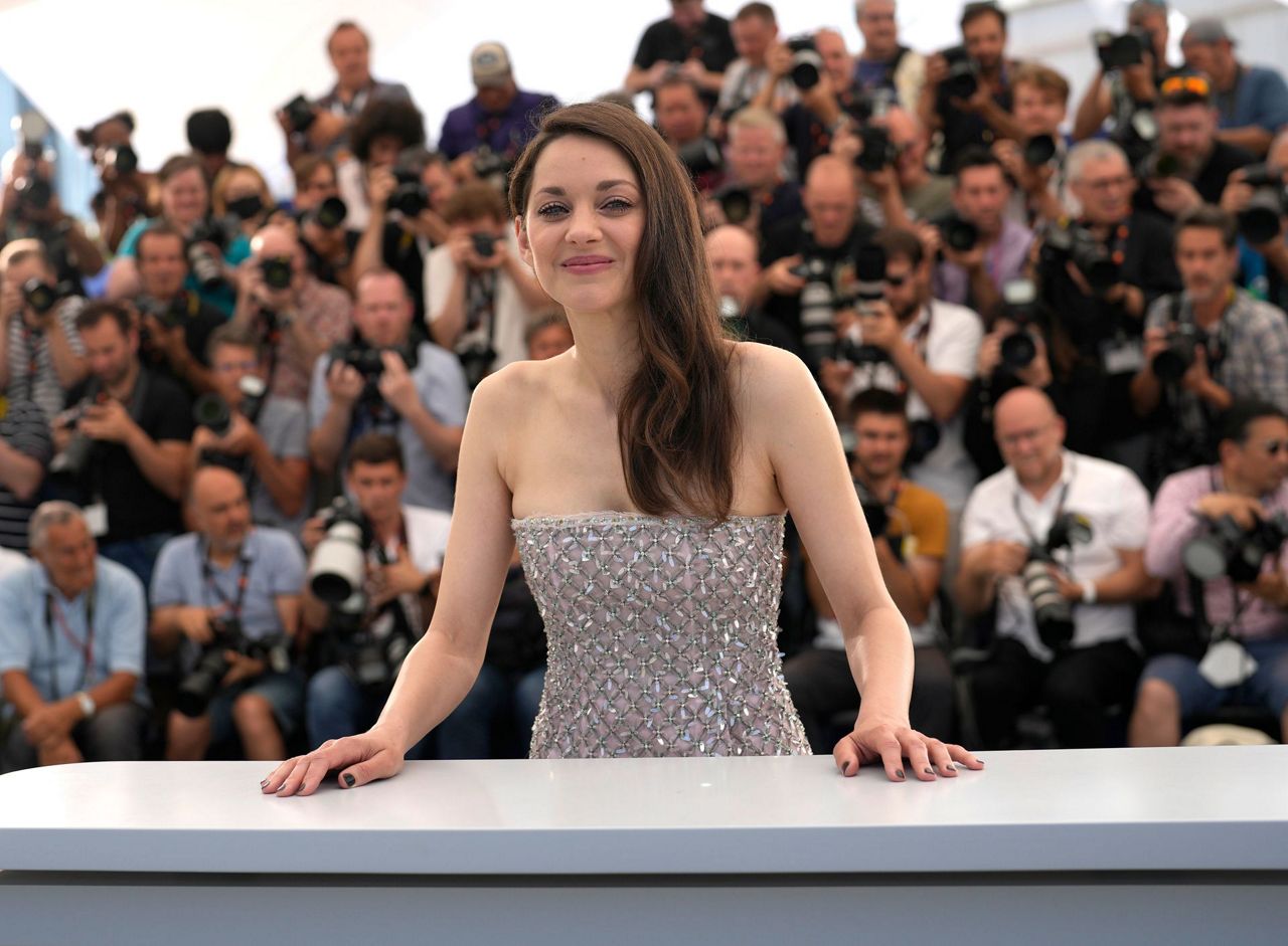Oscar winners chop off their hair for protesters in Iran