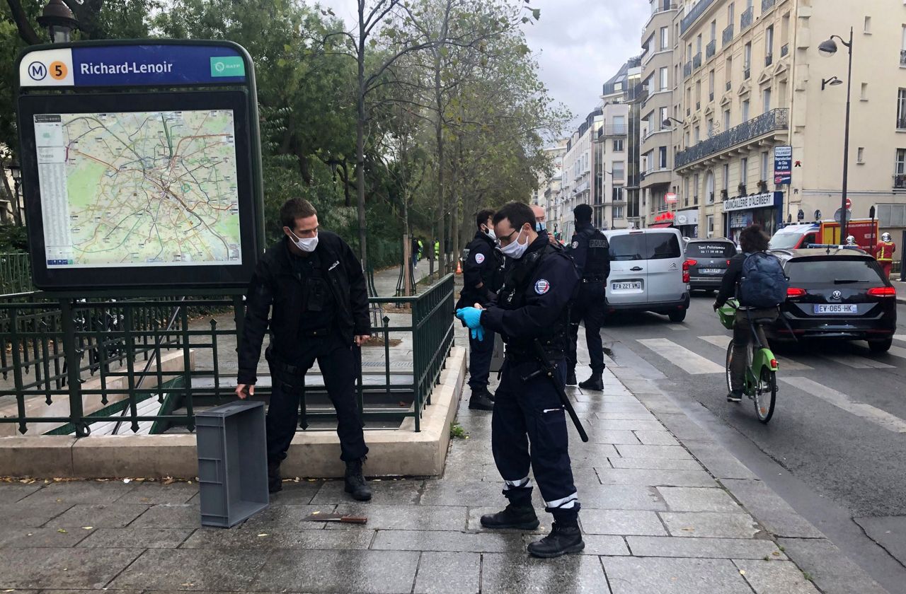 Paris: 4 wounded in knife attack near ex-Charlie Hebdo site