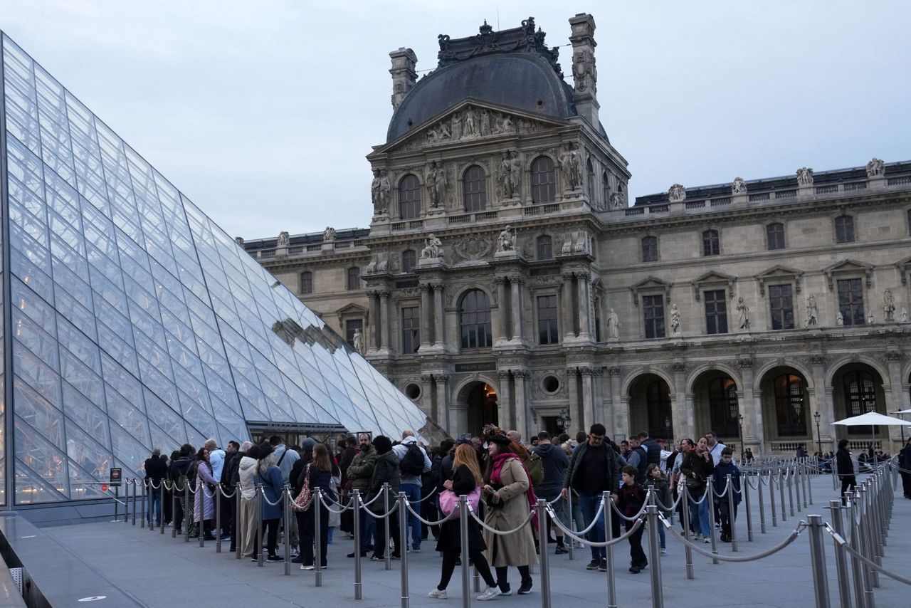 The Louvre reopens 3 days after thieves took French crown jewels in ...