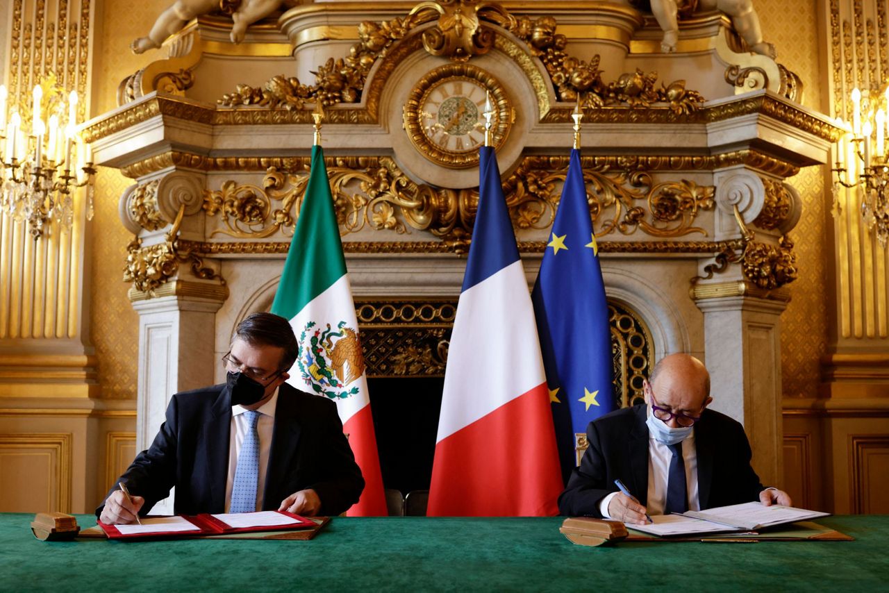 France, Mexico sign deal against trafficking in artifacts