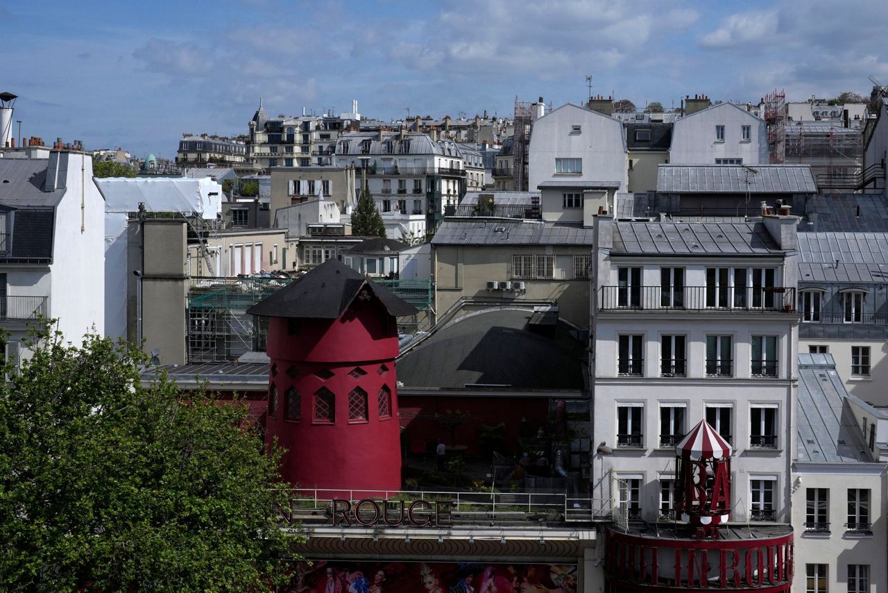 The windmill sails at Paris' iconic Moulin Rouge have collapsed. No ...