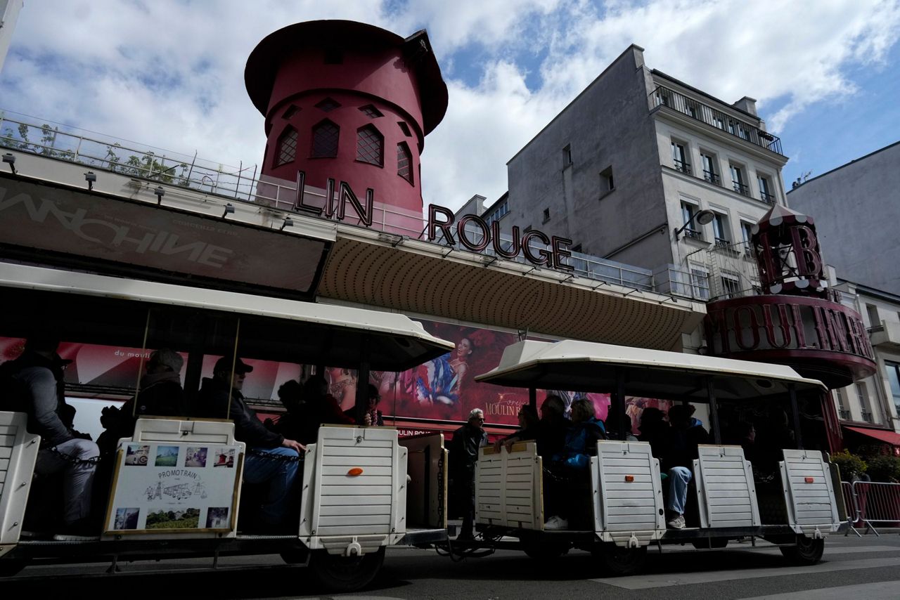 The windmill sails at Paris' iconic Moulin Rouge have collapsed. No ...