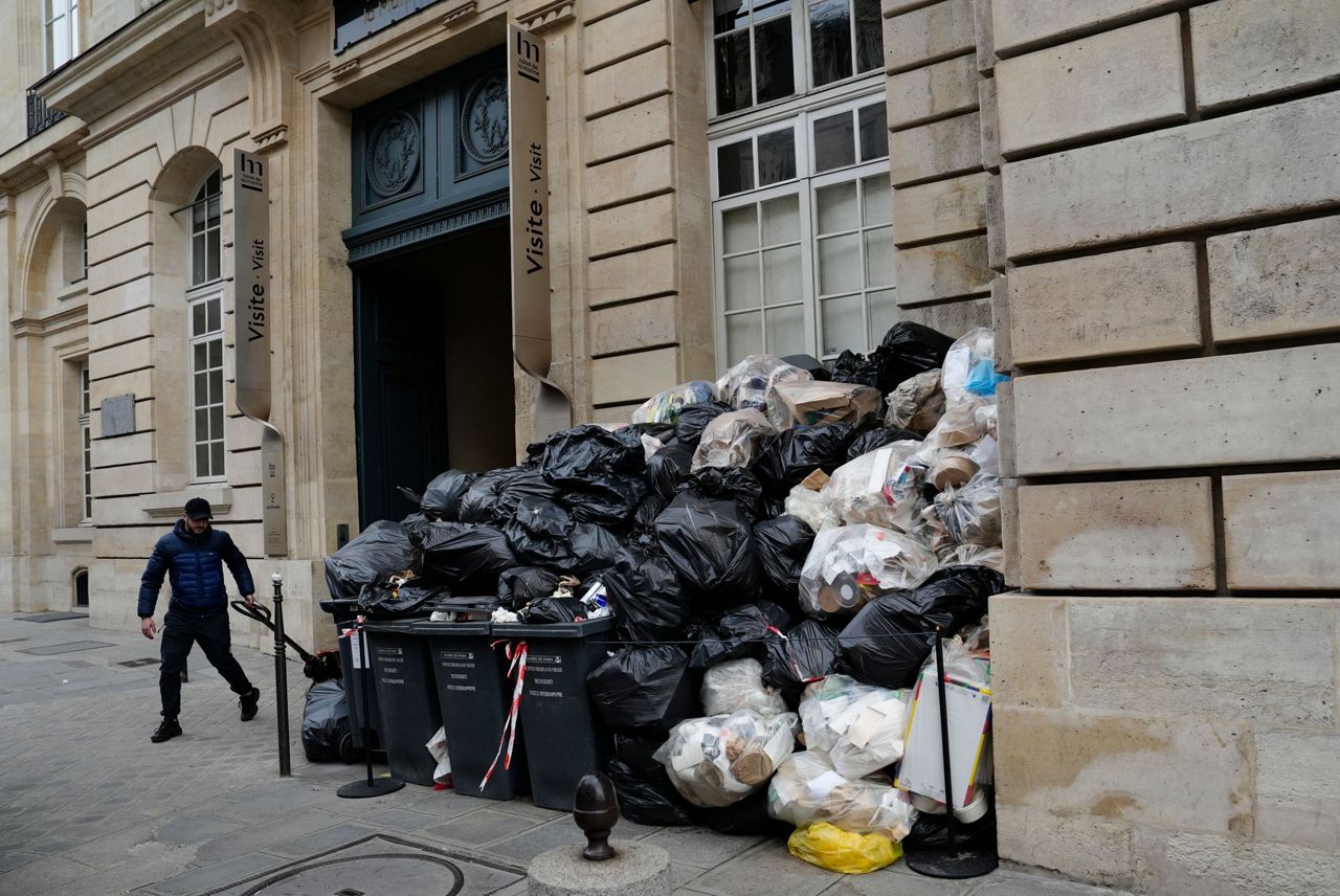 Garbage: In Paris streets, heaps of it become protest symbol