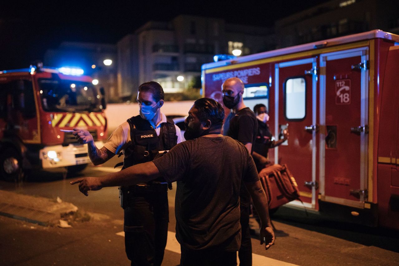 AP PHOTOS: On patrol with police in Paris' tough suburbs