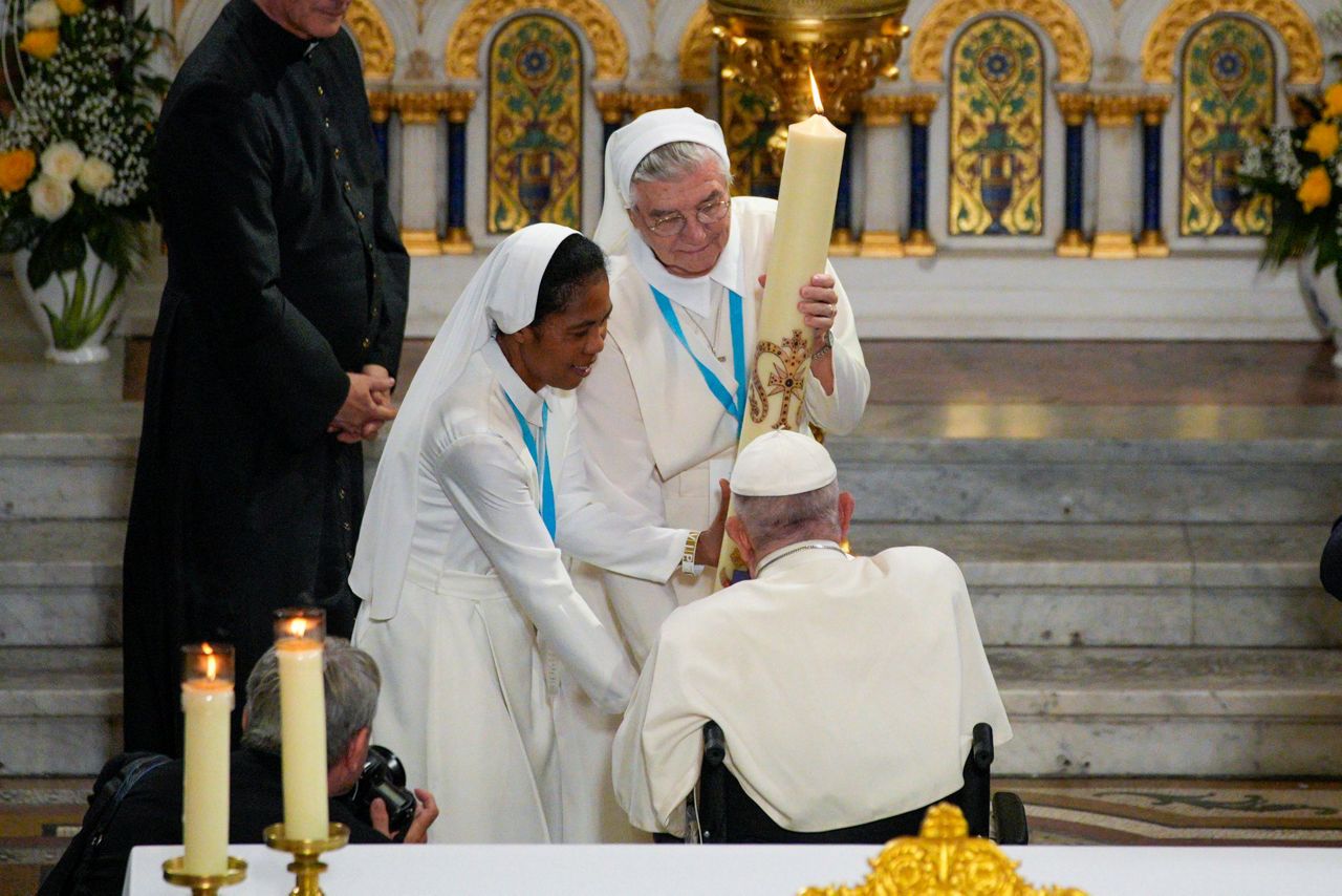 Pope Francis visits Marseille as anti-migrant views grow in Europe with ...