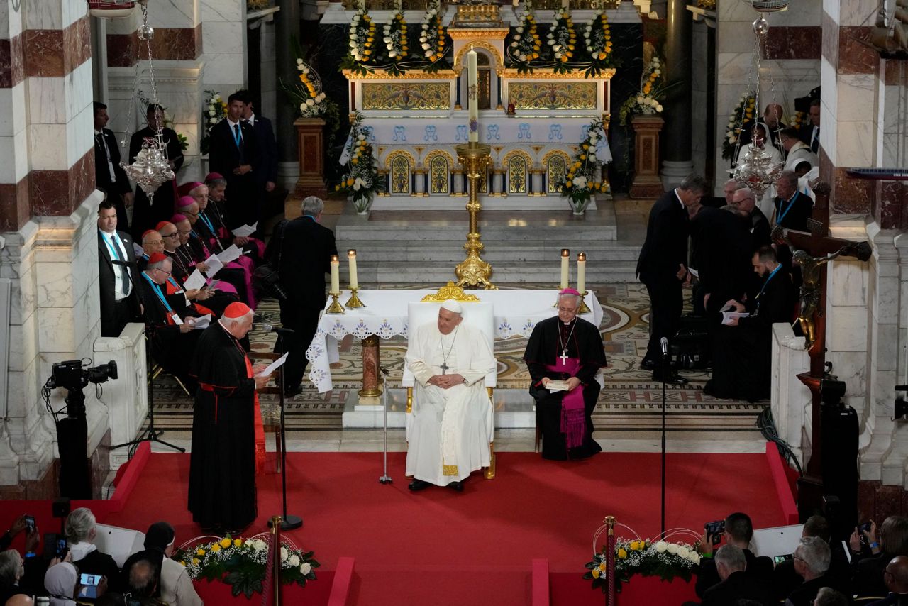 Pope Francis visits Marseille as anti-migrant views grow in Europe with ...