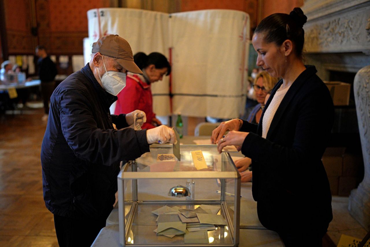EXPLAINER: How France's old-school voting system works