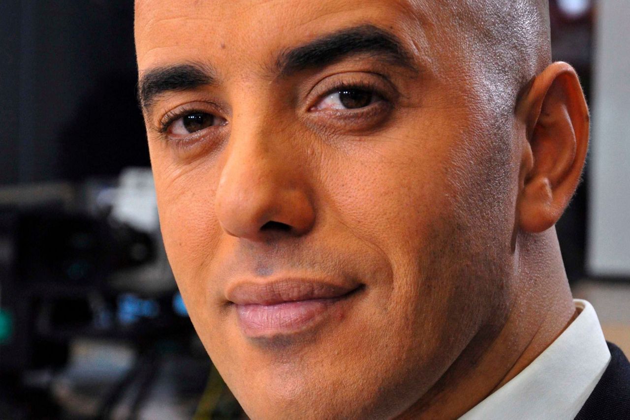 French convict escapes from prison via a helicopter
