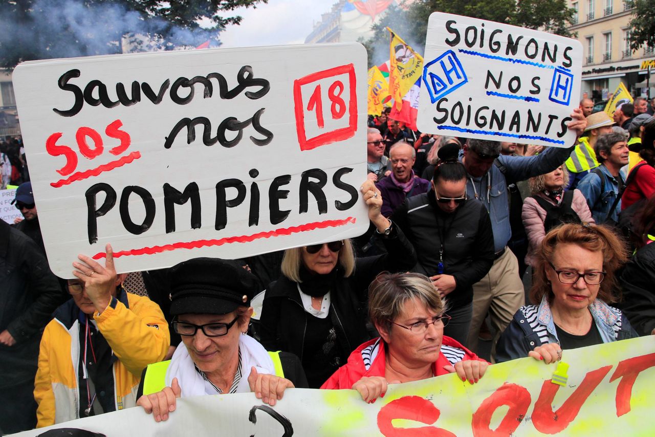 French firefighters protest working conditions, low pay
