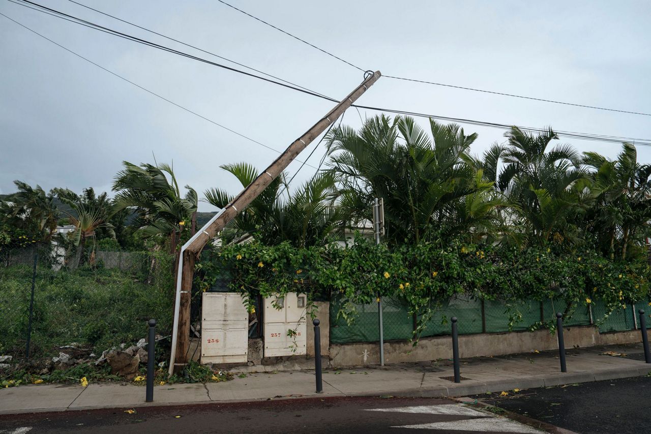 Cyclone causes heavy flooding, 1 death in Mauritius after also ...