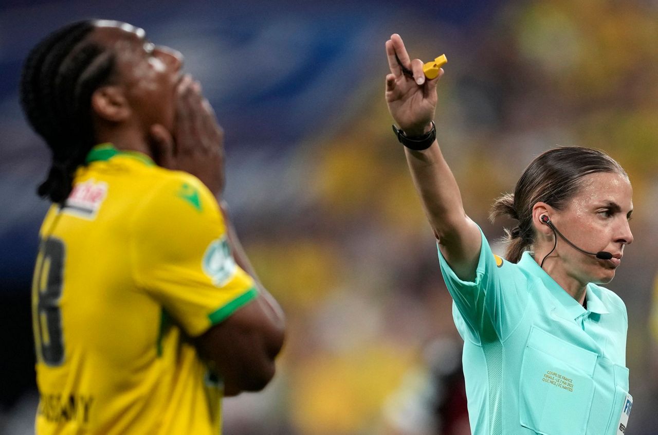 FIFA picks 6 female referees, assistants for men's World Cup