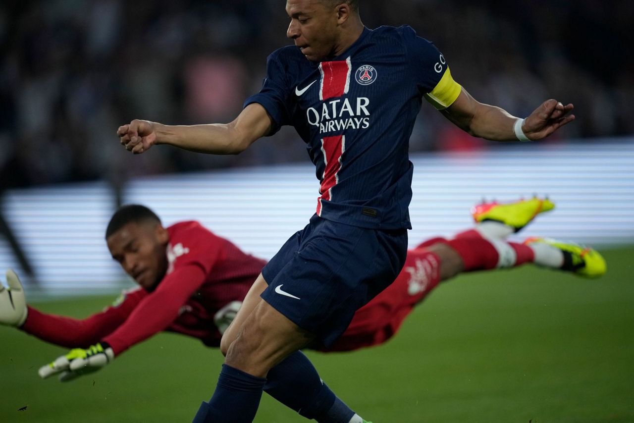 Mbappé gets a mixed reception from fans in his last home game for PSG